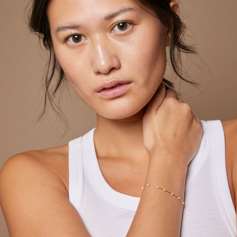 Køb Guld Armbånd | Prisvenlige styles | Høj kvalitet | Gratis retur – ENAMEL.DK
